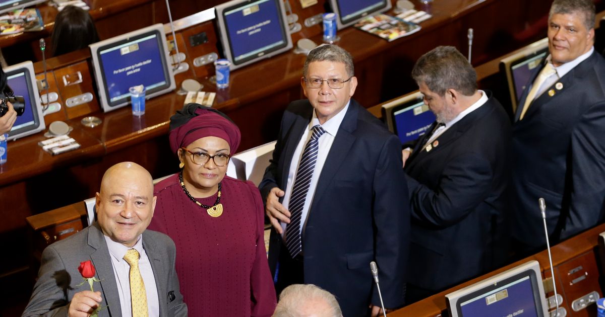 Colombian rebels-turned-politicians sworn into Congress | The Seattle Times