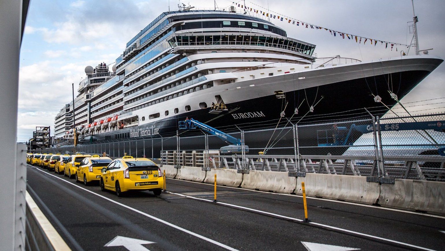 For crew of 2,100-passenger cruise ship, frenetic ‘turnaround day’ in ...