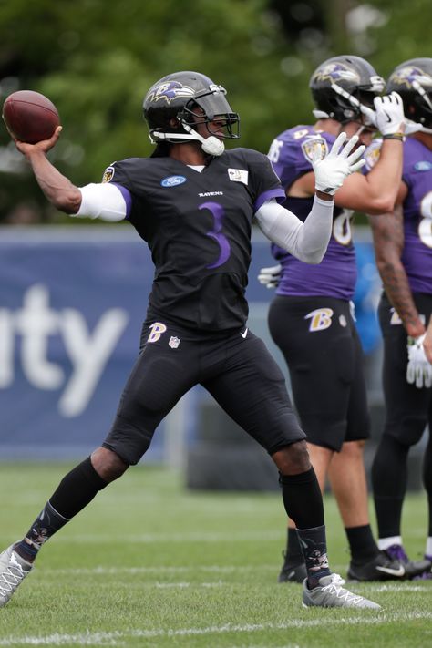 Luck, RG3 following different paths through NFL careers | The Seattle Times