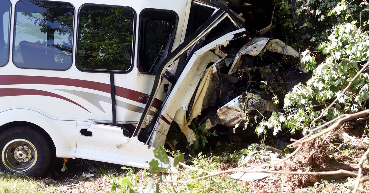 Children injured when school bus crashes into trees | The Seattle Times