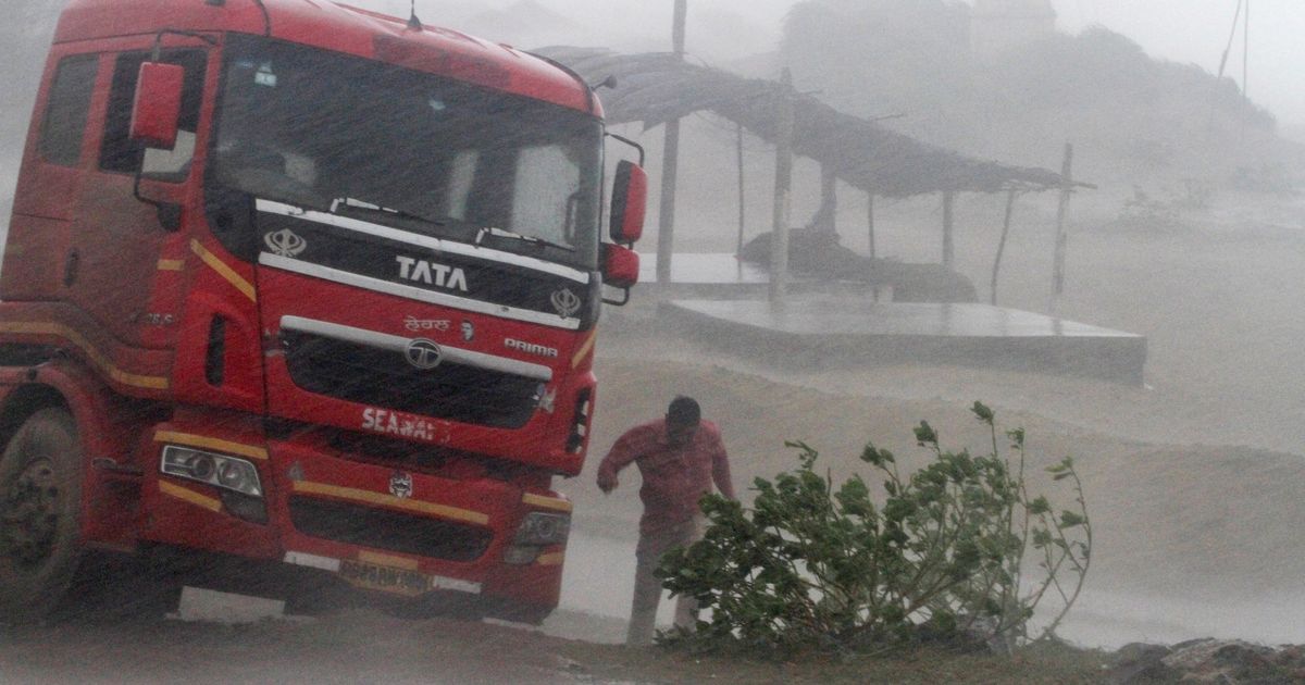 9 dead after severe cyclone hits eastern Indian coast | The Seattle Times