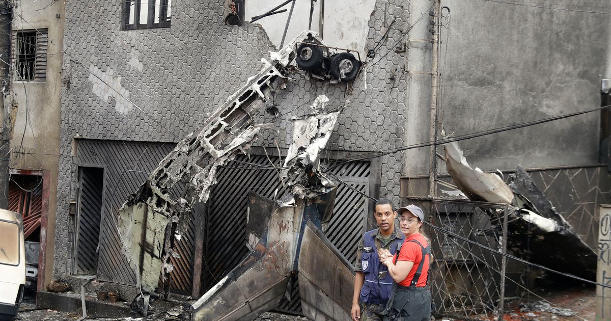 Plane crashes in Sao Paulo neighborhood, 2 dead, 12 injured | The ...