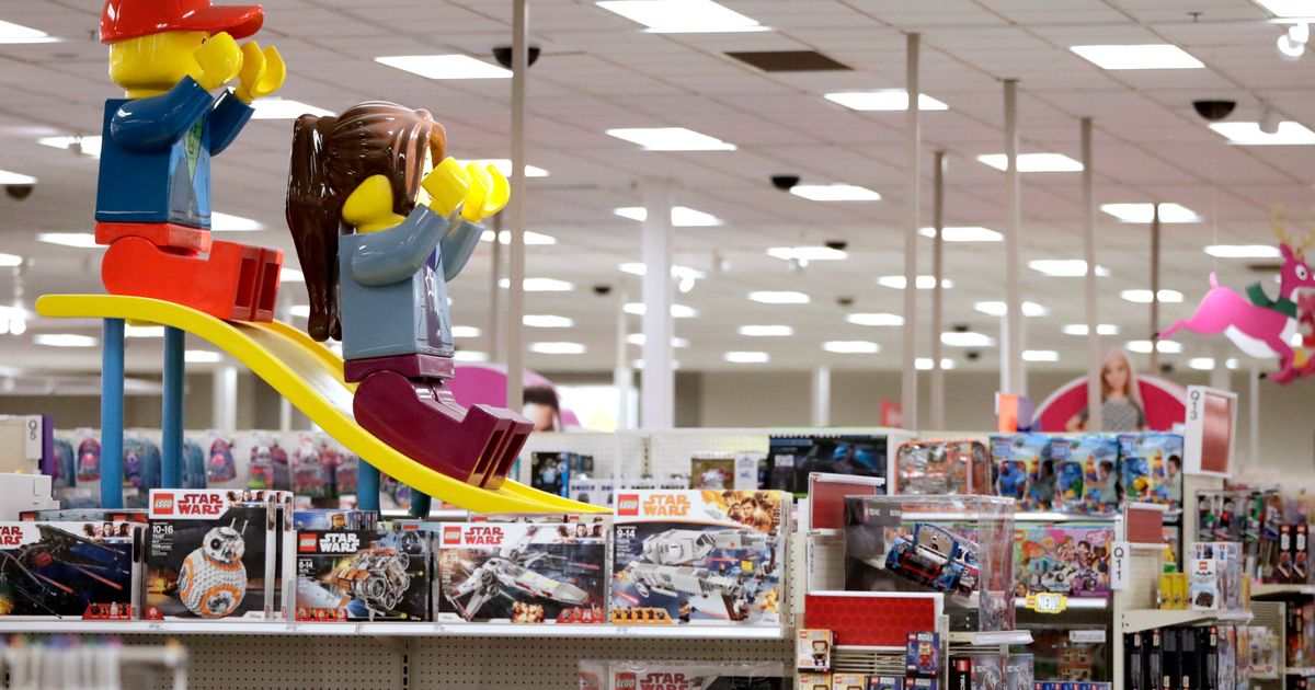 Retailers aim to pick up business from defunct, dying rivals | The ...