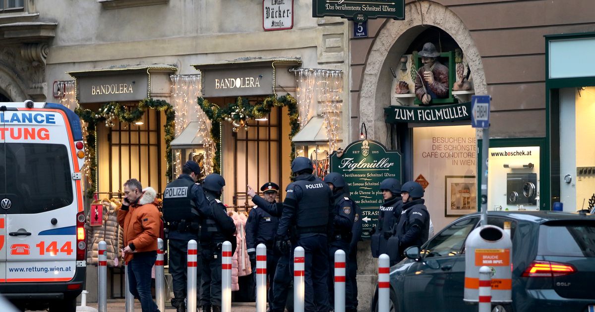 Austrian police detain 2 in Vienna restaurant shooting | The Seattle Times