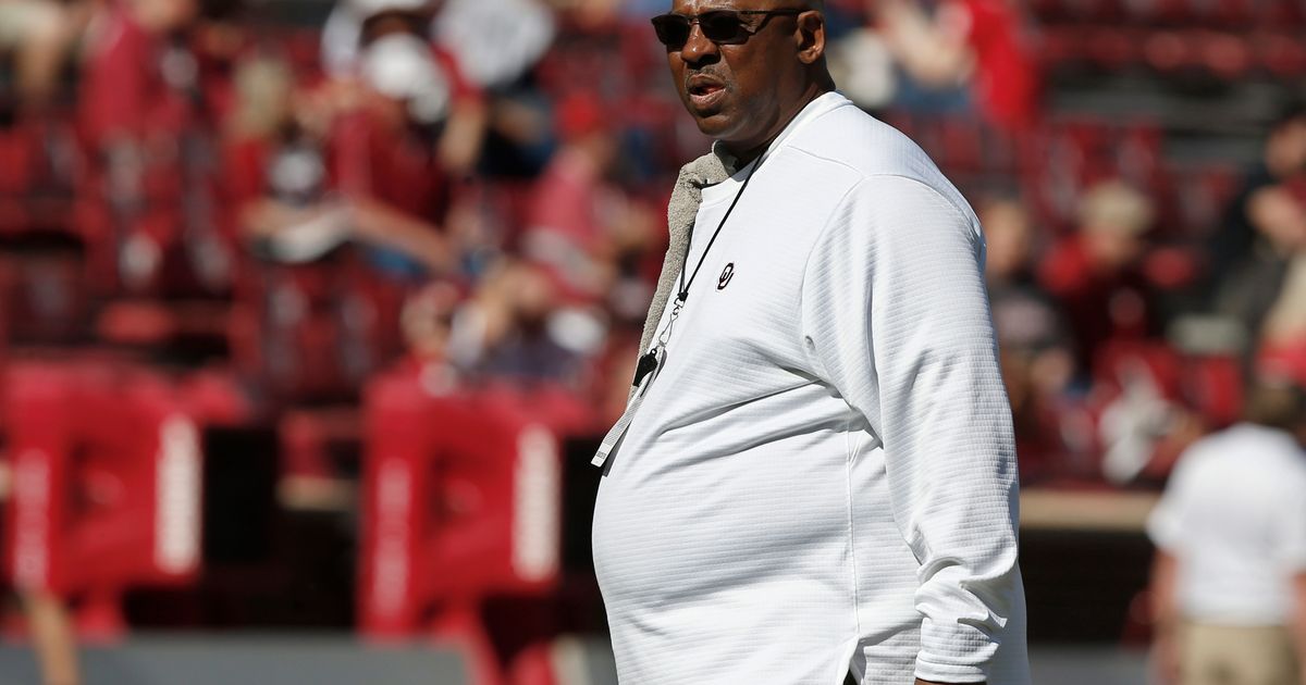 Toughest job in college football: Defensive coordinator | The Seattle Times