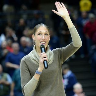 UConn to retire numbers of Hall of Famers Allen, Lobo | The Seattle Times