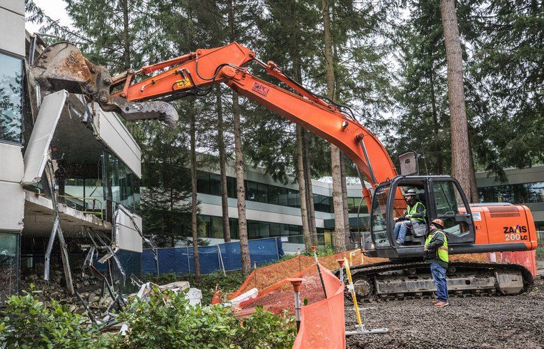 Microsoft software engineers try some new tools at work (and rip out ...