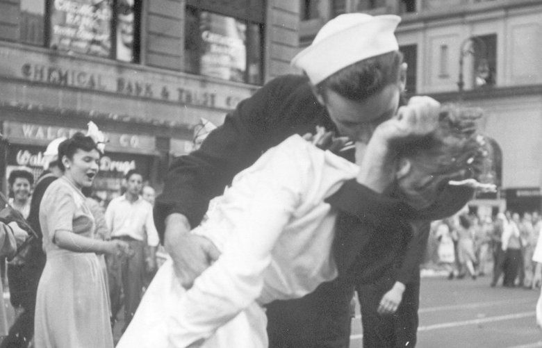 Sailor in iconic V-J Day Times Square kiss photo dies at 95 | The ...