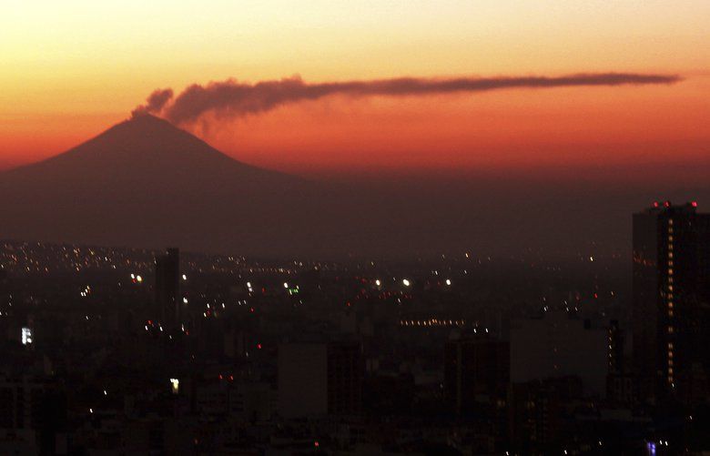 Mexico’s Popocatepetl volcano spews hot rock, ash | The Seattle Times