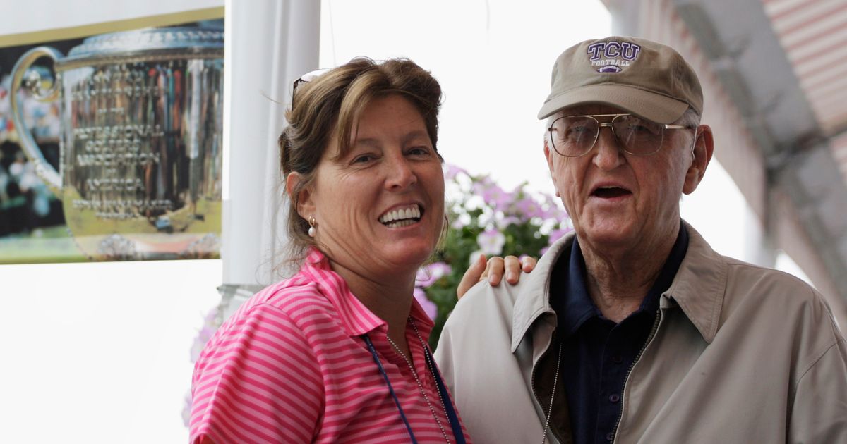 Dan Jenkins found humor in the truth when covering golf | The Seattle Times