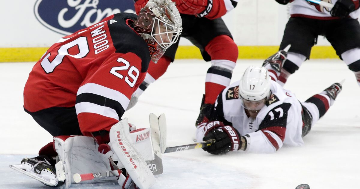 Devils win in shootout for Arizona’s 4th straight loss | The Seattle Times