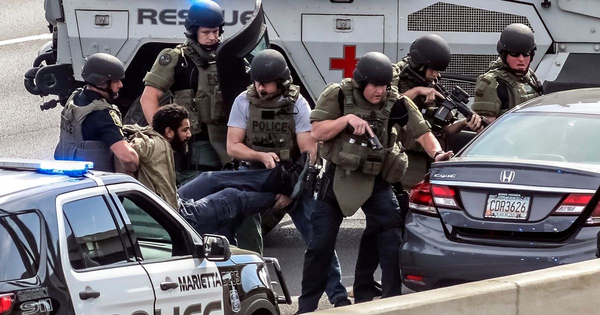 Police standoff on an Atlanta-area freeway halts traffic | The Seattle ...