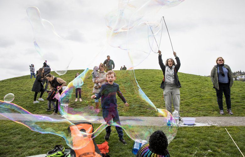 Fun bubbles up at Seattle’s Gas Works Park | The Seattle Times