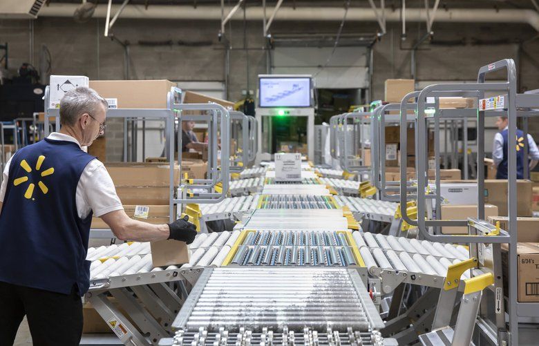 Walmart deploys robots in grocery battle | The Seattle Times