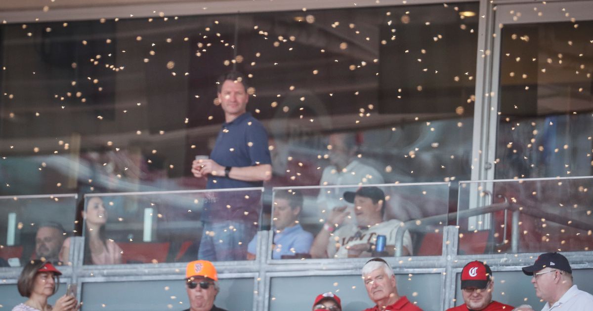 Sideline Chatter: What are the odds lightning would strike that 8-iron ...