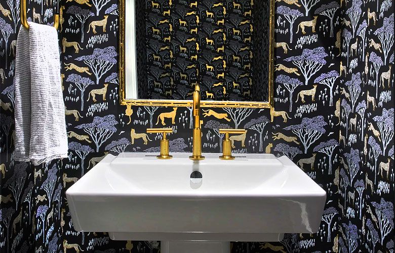 How to use drama to make the most of a powder room | The Seattle Times