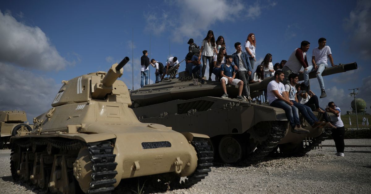 Israel marks somber Memorial Day with wailing siren | The Seattle Times