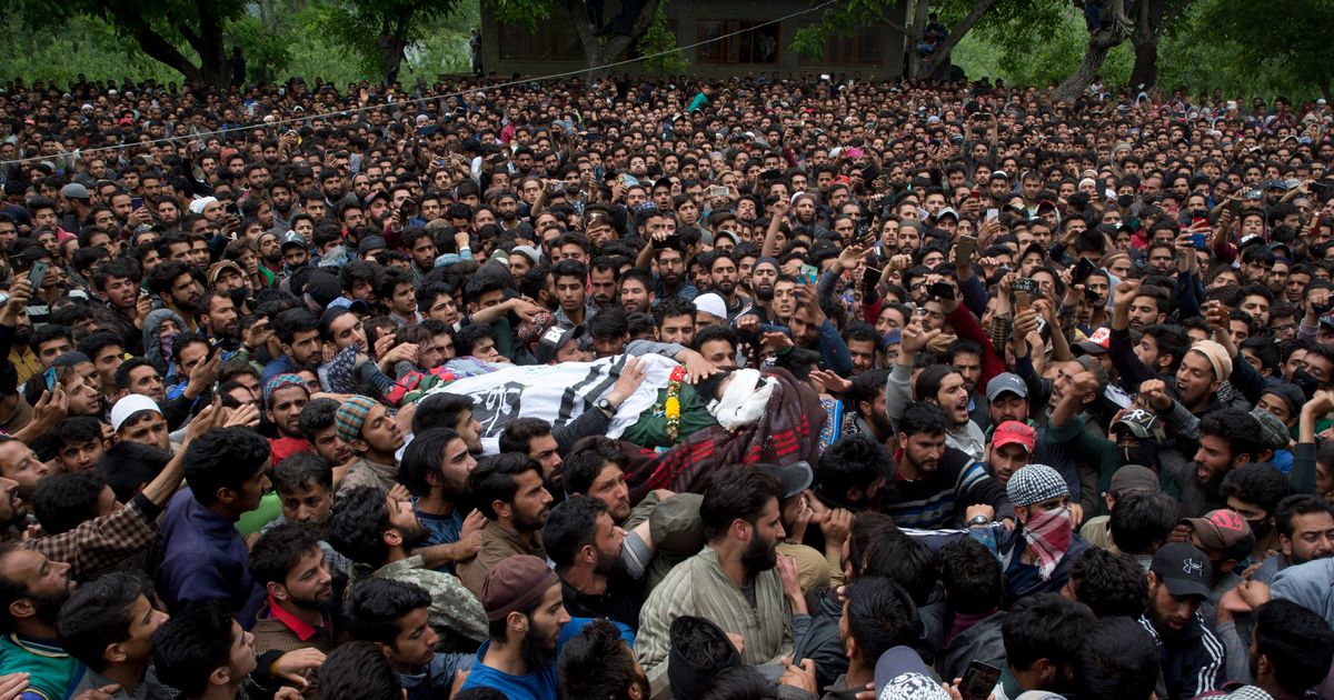7 combatants, 2 civilians killed in Kashmir fighting | The Seattle Times