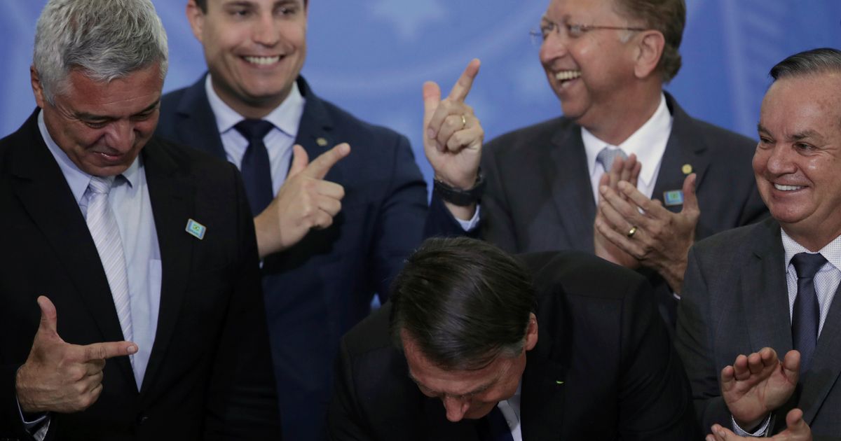 Brazil’s Bolsonaro signs decree easing gun laws | The Seattle Times