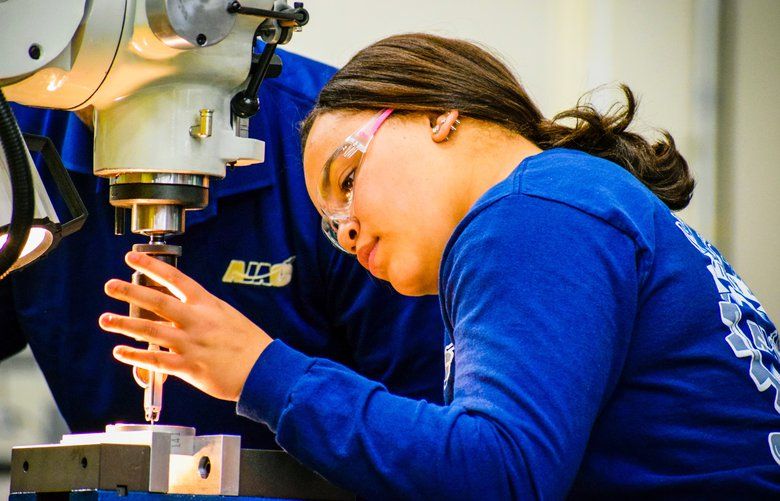 High-school apprenticeship programs give kids a chance to earn money ...