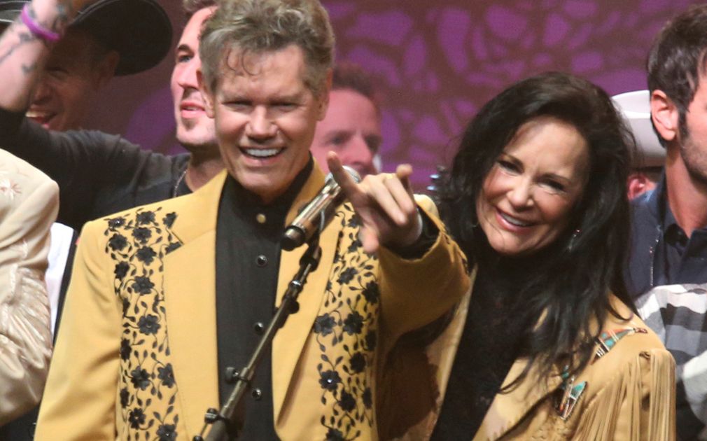 Randy Travis gets candid in first memoir post-stroke | The Seattle Times