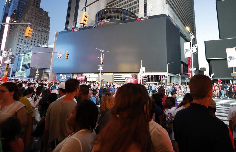 No lights, big city: Power outage KOs Broadway, Times Square | The ...