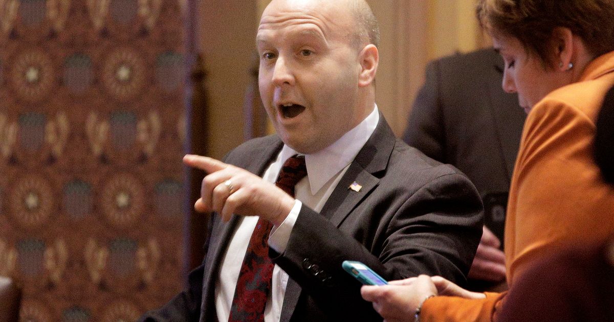 Illinois state senator Indicted on embezzlement charges | The Seattle Times