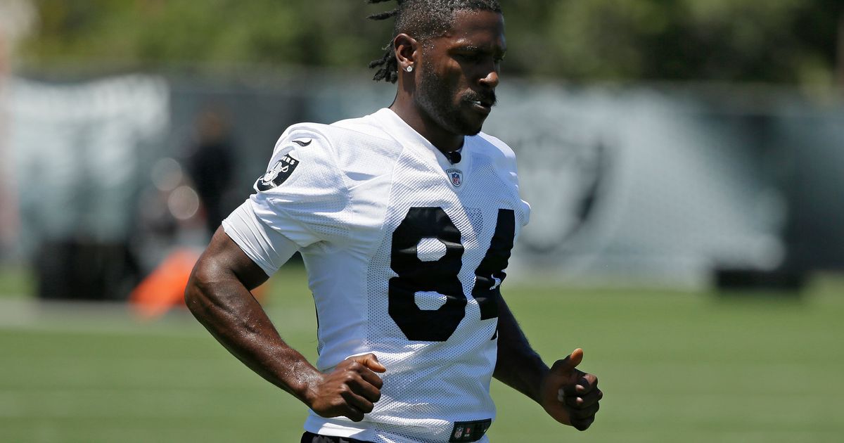 Brown returns to Raiders after absence for injured feet | The Seattle Times