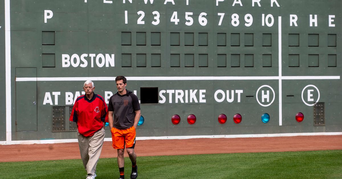 Another Yaz in LF in Fenway Park; Giants’ Mike Yastrzemski | The ...