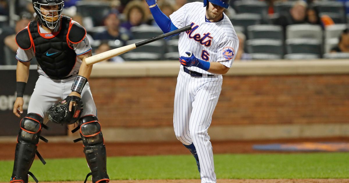 Mets’ McNeil has surgery to repair broken right wrist | The Seattle Times