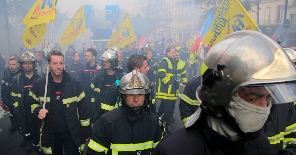French firefighters protest working conditions, low pay | The Seattle Times