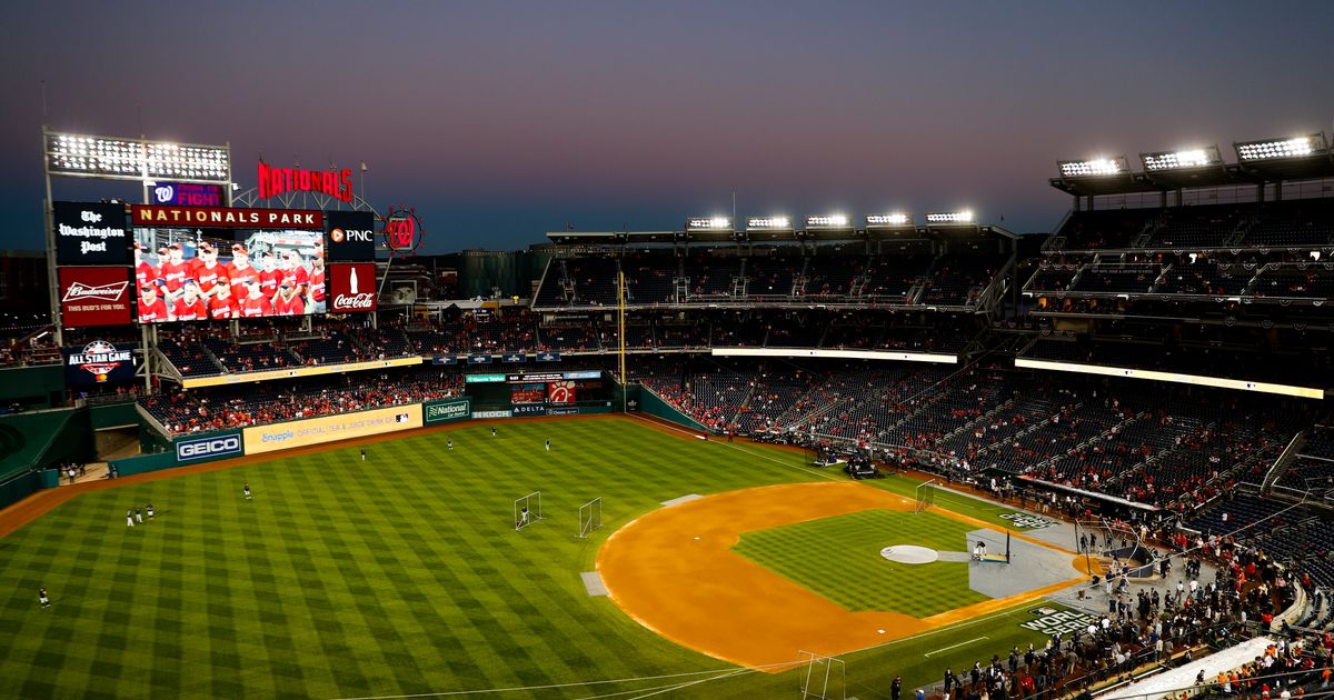 2 women who flashed breasts at World Series banned by MLB | The Seattle ...