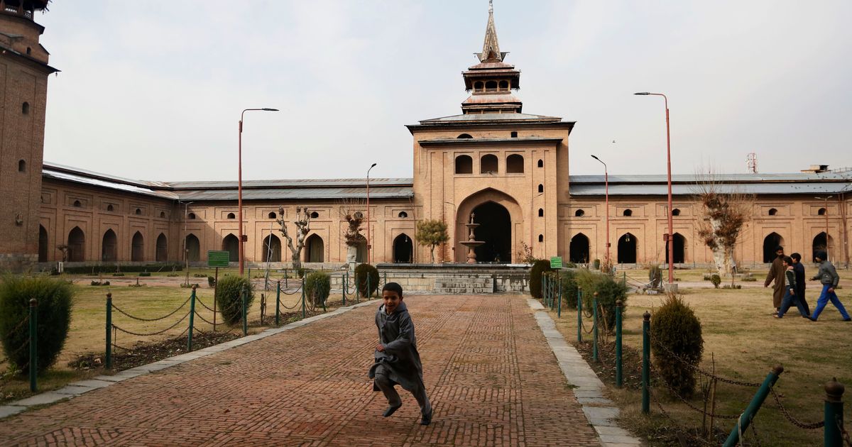 Prayer at Kashmir’s biggest mosque for 1st time in 4 months | The ...