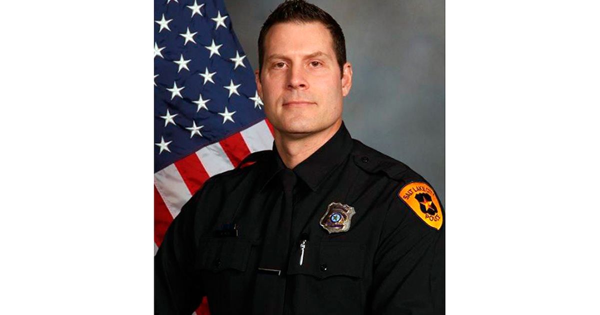 Utah officer helping to save lives at crash scene again | The Seattle Times