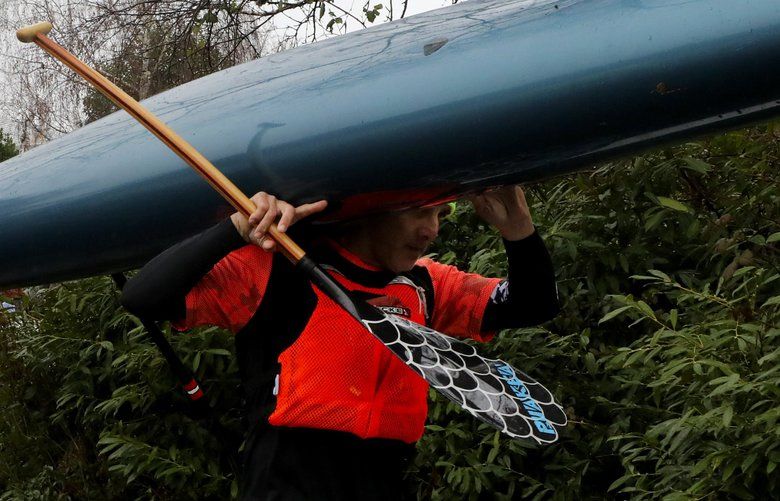 Paddling, rowing and chasing through Seattle | The Seattle Times