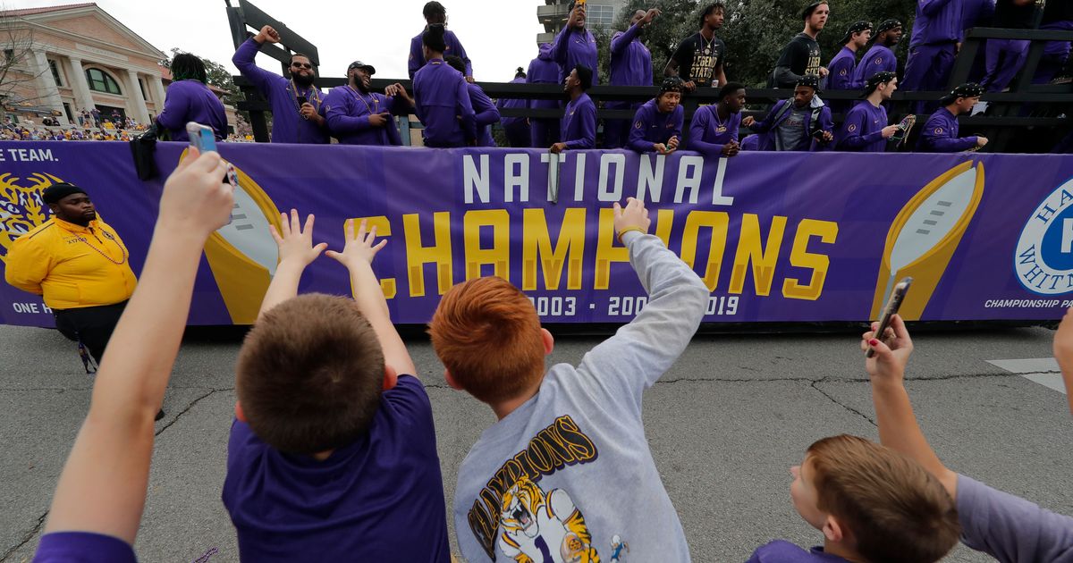 LSU title parade draws massive crowds | The Seattle Times