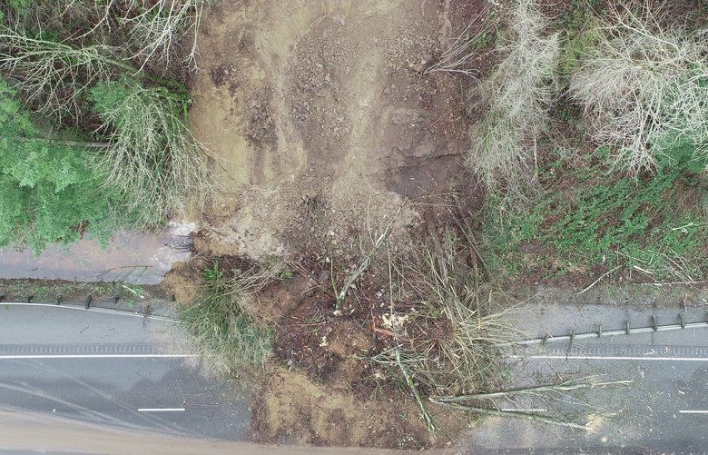 I-5 reopens south of Bellingham after workers clear debris from ...