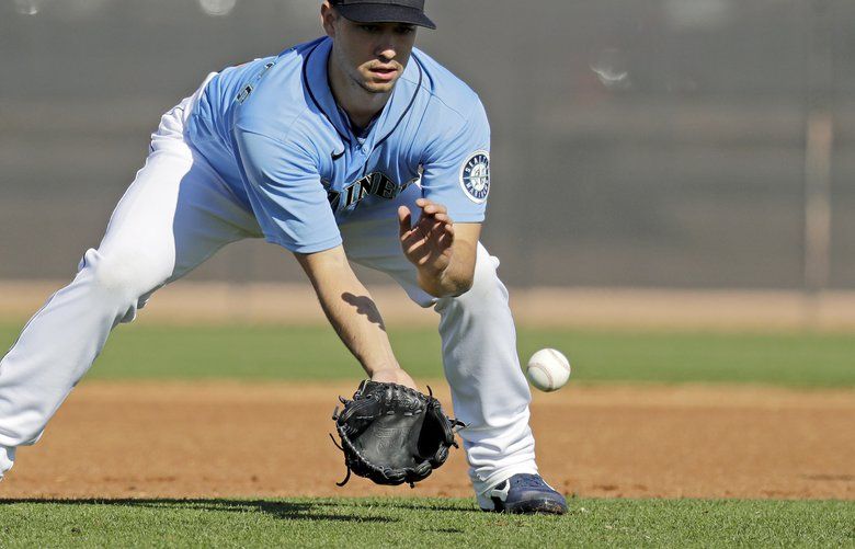 Sights and sounds from the first day of Mariners workouts at spring ...
