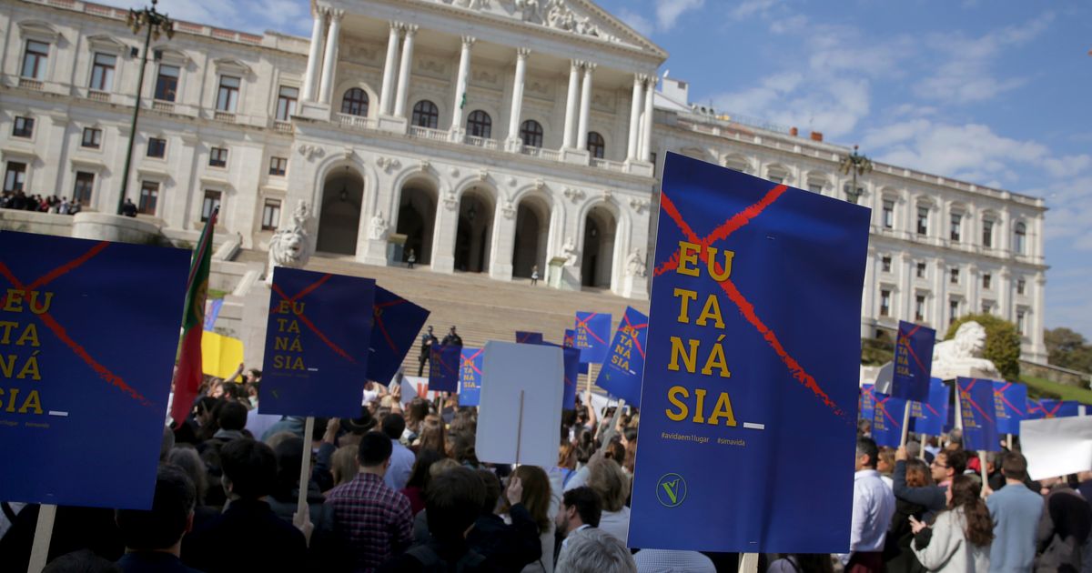 Amid protests, Portugal lawmakers vote to allow euthanasia | The ...