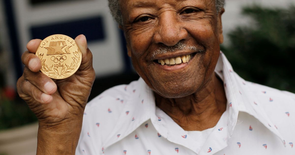 Pioneering boxing ref dies, sport’s 1st black Olympic judge | The ...