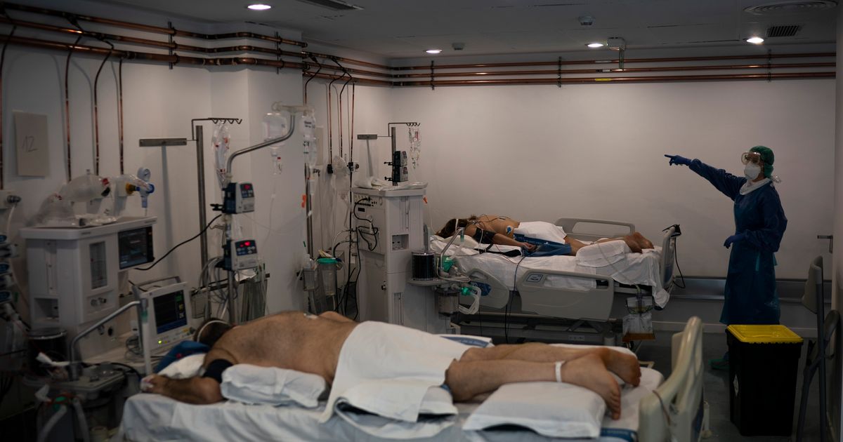 Spanish hospital personnel must improvise in a makeshift ICU | The ...