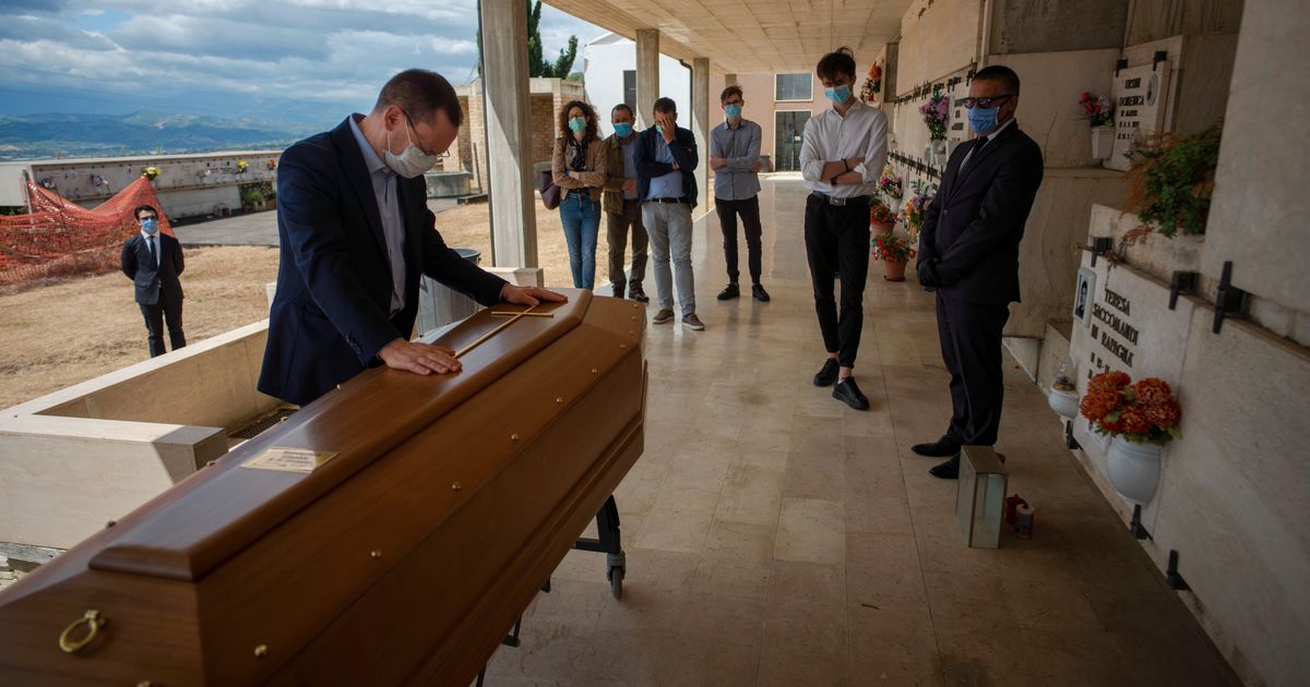 AP PHOTOS: Pandemic robs Italian funerals of communal spirit | The ...