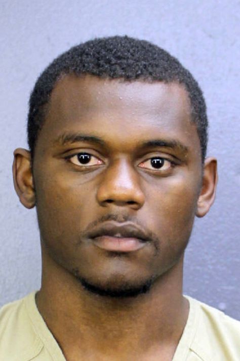 Giants’ DeAndre Baker surrenders in armed robbery case | The Seattle Times