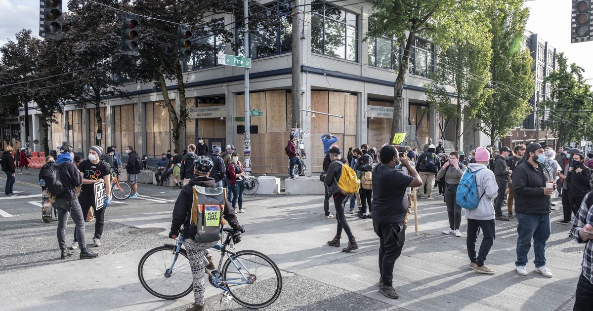 Welcome to the Capitol Hill Autonomous Zone, where Seattle protesters ...
