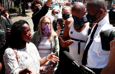 Mayor Durkan meets with protesters after city thwarted from removing ...