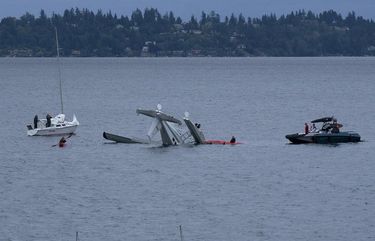 Seaplane crashes into Lake Washington, no injuries reported | The ...