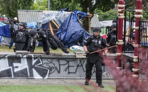 Seattle police clear CHOP protest zone | The Seattle Times
