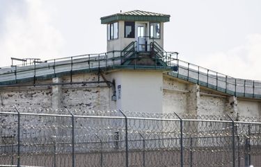 Washington’s prisons may have hit pivotal moment as they eye deep cut ...