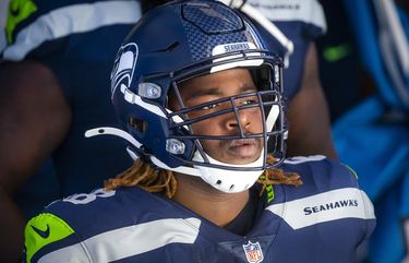 Seahawks’ Damien Lewis honors Andrew Sledd, his ‘future father-in-law ...