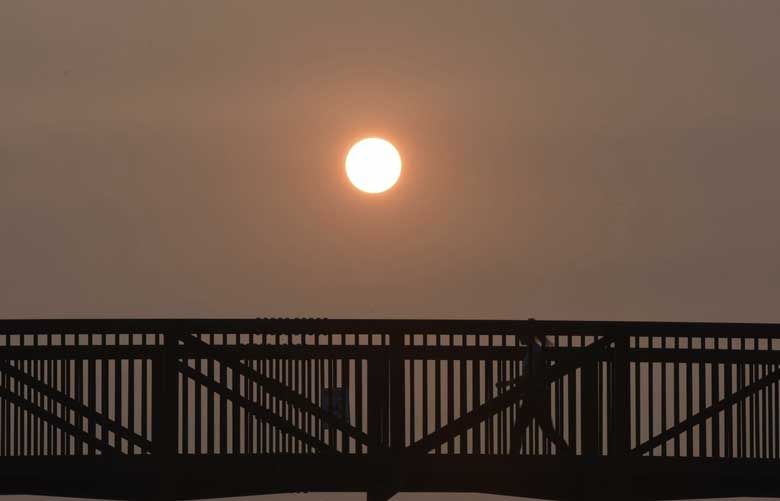Western wildfire smoke causes East Coast haze, vivid sunsets | The ...